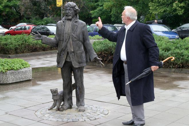 Албум - Паметникът на Радой Ралин